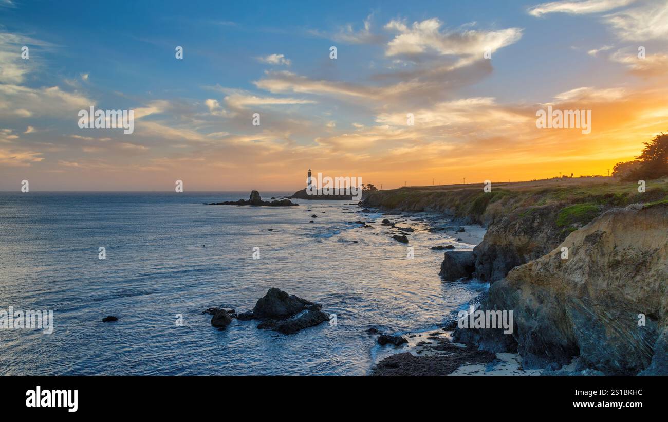 Sunset at Pacific ocean, California coast with Pigeon Point lighthouse ...