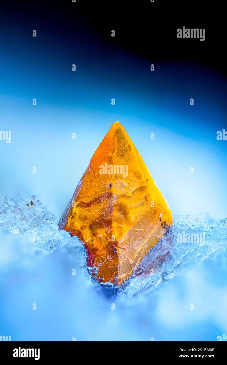 Zircon under short wave UV. Specimen from Cuzzago-Proman Pegmatite ...