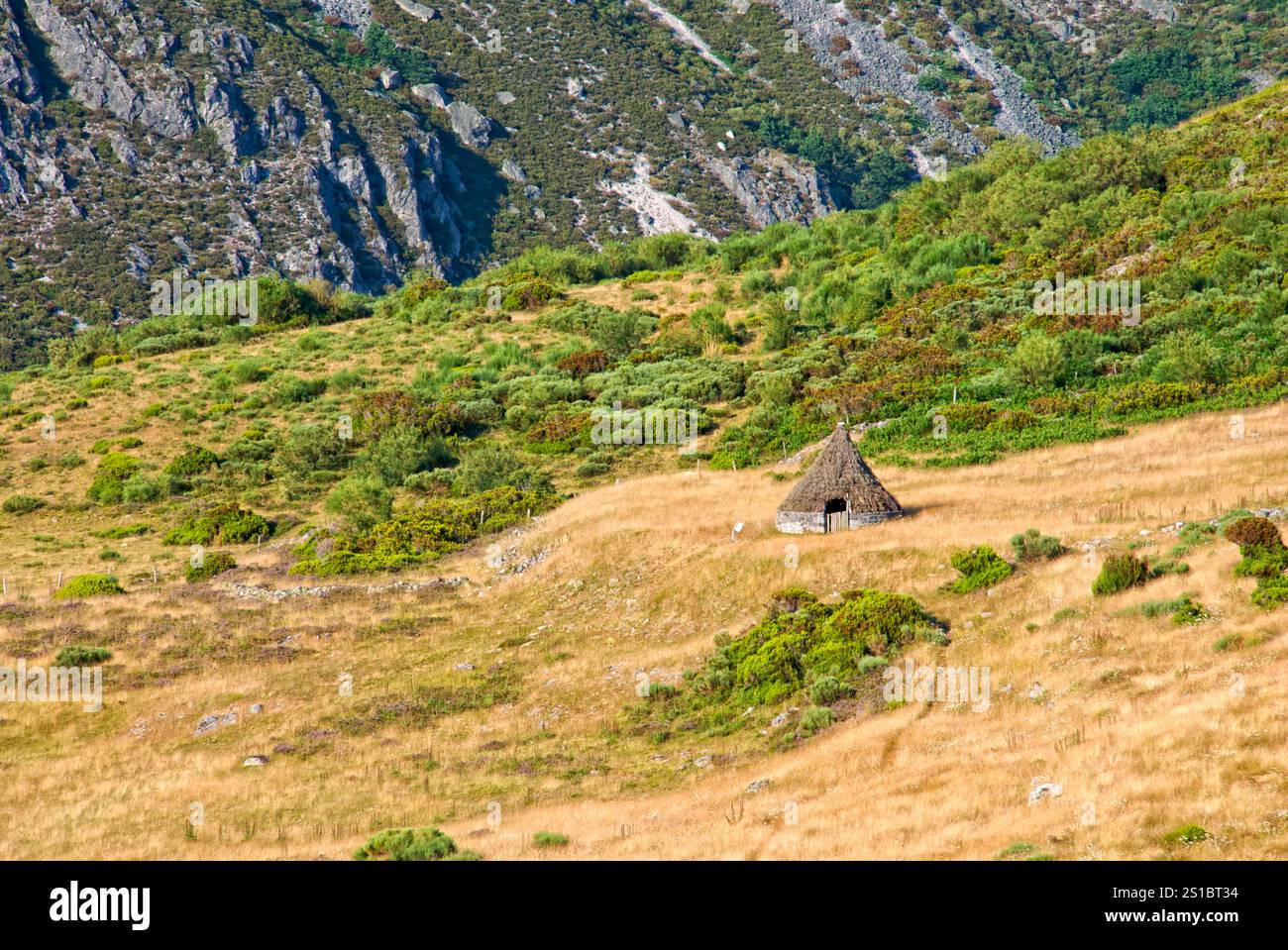 Shepherds Hut. Isoba Lake. Puebla de Lillo. Montaña de Riaño y Mampodre ...