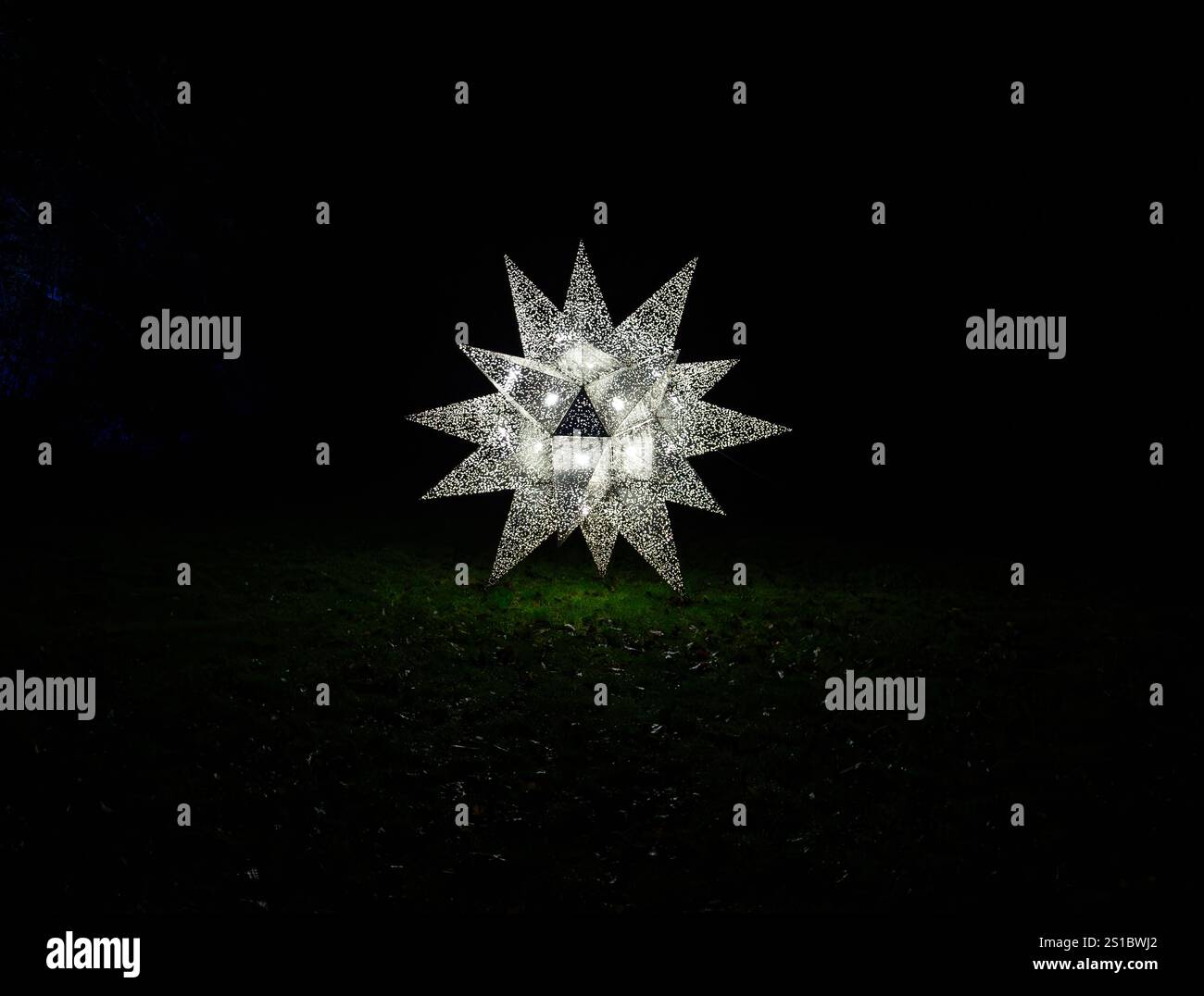 Star shaped art installation hi-res stock photography and images - Alamy