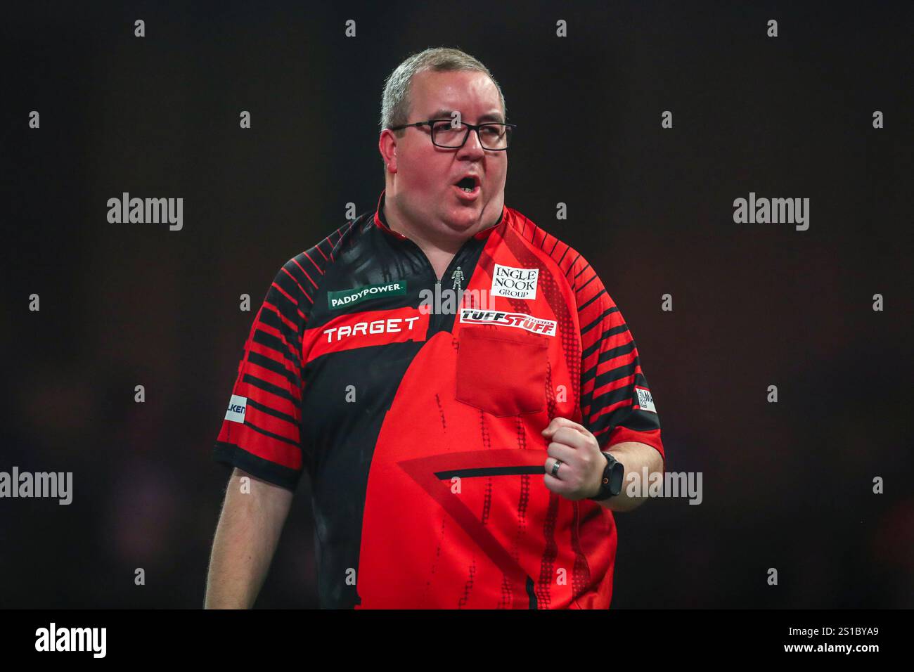 London, UK. 02nd Jan, 2025. Stephen Bunting celebrates and gestures ...