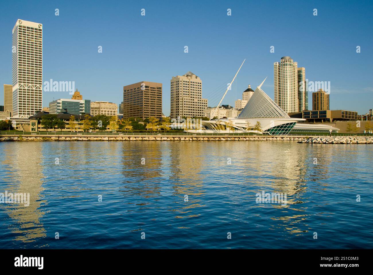 Milwaukee Art Museum, the most recognizable building in the Milwaukee ...