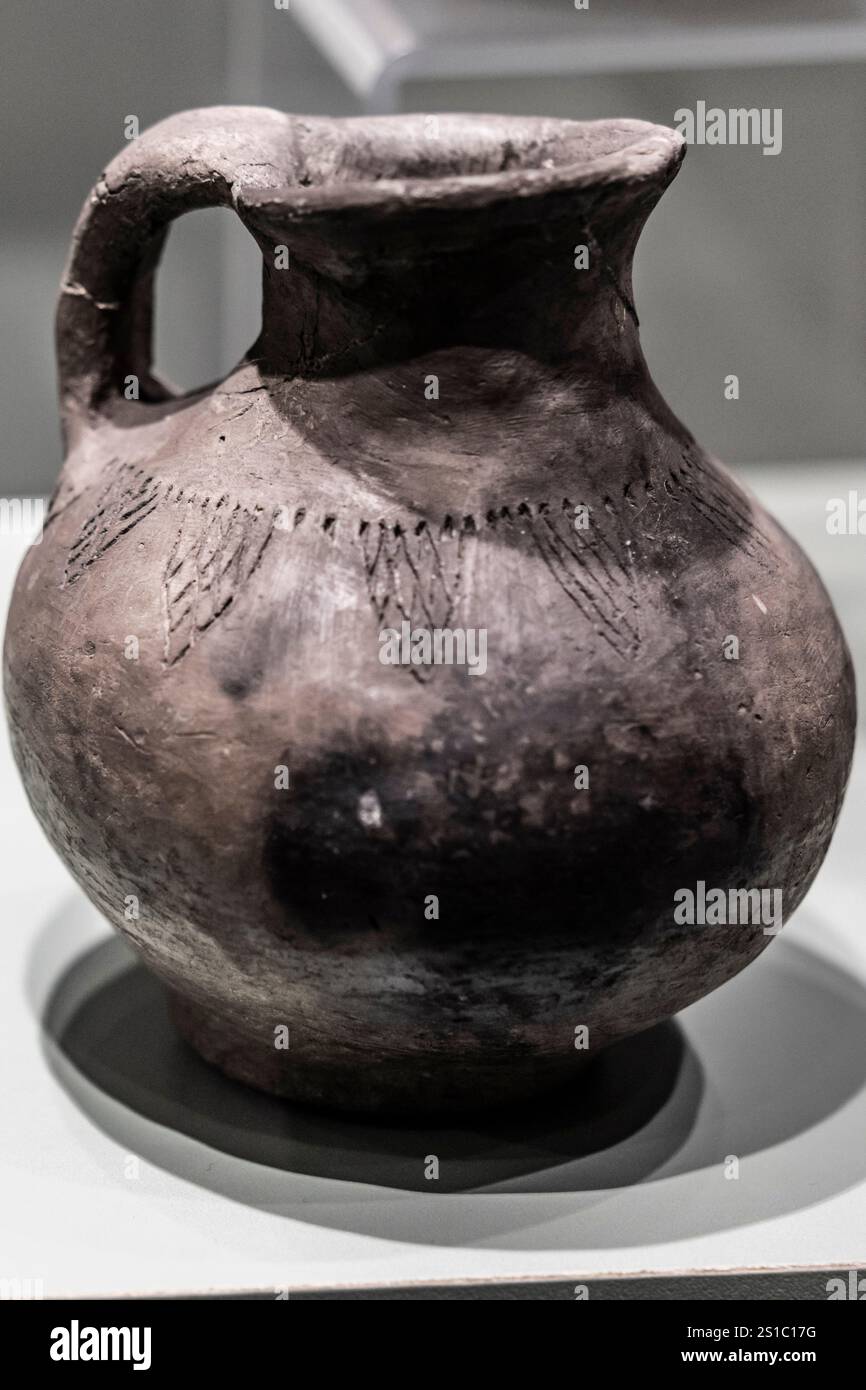 clay pot, Chalcolithic, fifth millennium BC, Bulgarian National ...