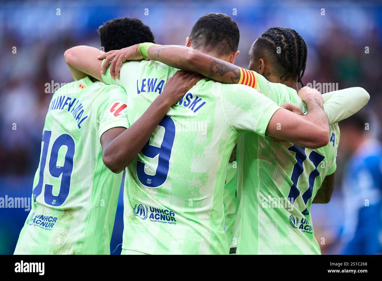 Robert Lewandowski of FC Barcelona celebrates with his teammates ...