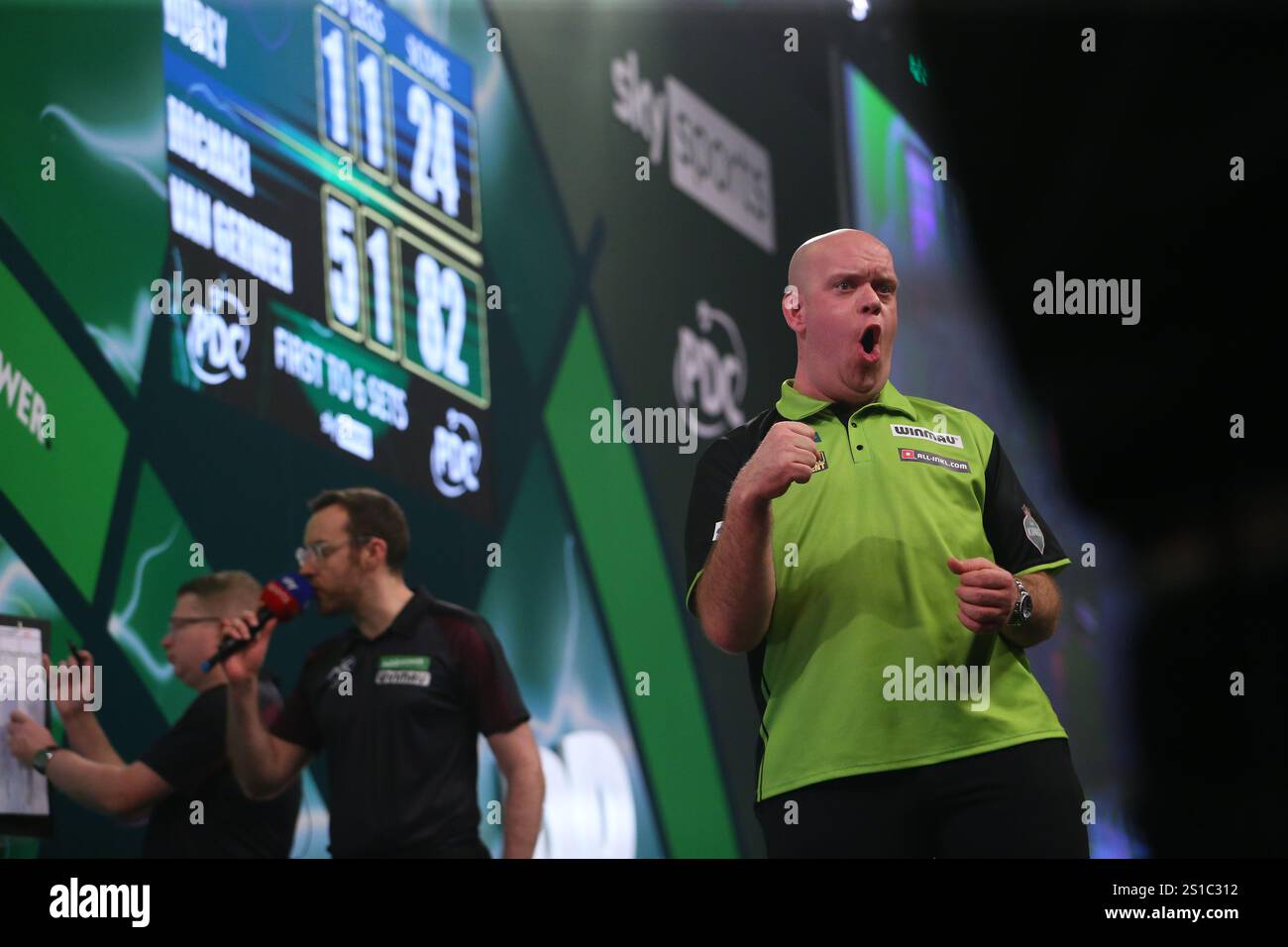 Alexandra Palace, London, UK. 2nd Jan, 2025. 2024/25 PDC Paddy Power World Darts Championships ...