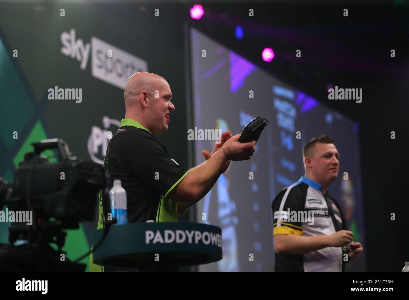 Alexandra Palace, London, UK. 2nd Jan, 2025. 2024/25 PDC Paddy Power World Darts Championships ...