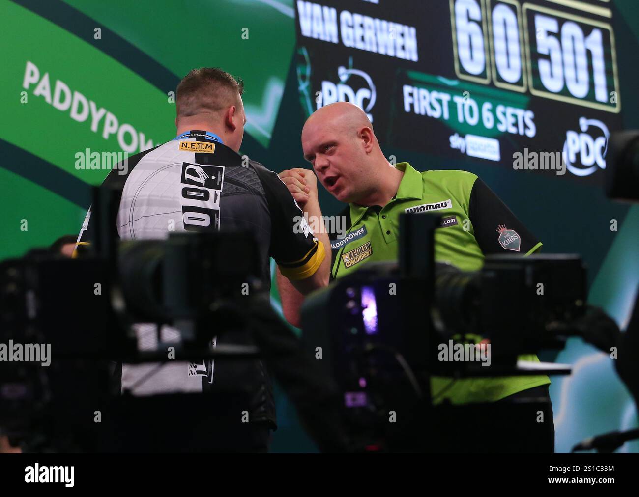 Alexandra Palace, London, UK. 2nd Jan, 2025. 2024/25 PDC Paddy Power World Darts Championships ...