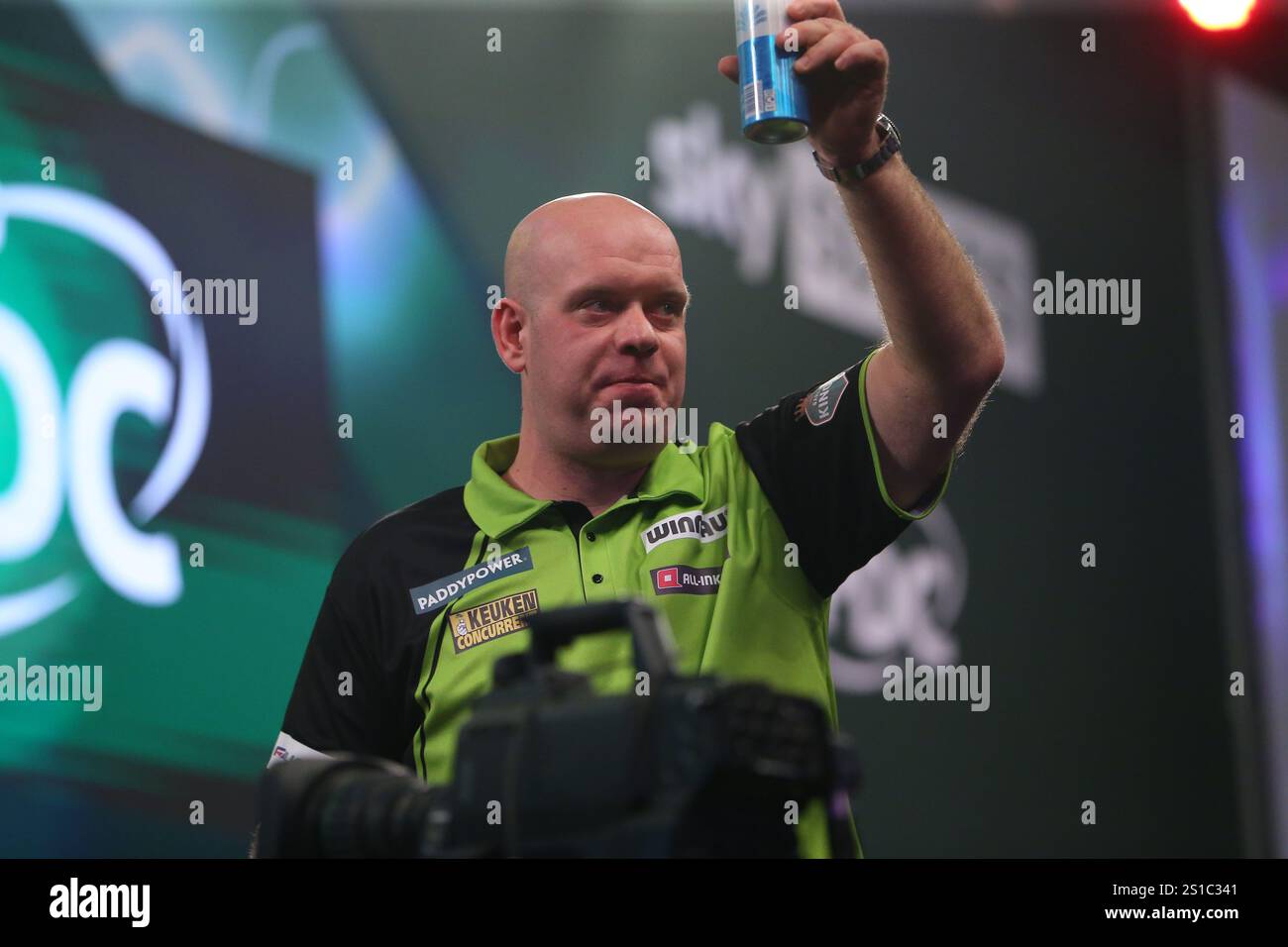Alexandra Palace, London, UK. 2nd Jan, 2025. 2024/25 PDC Paddy Power World Darts Championships ...