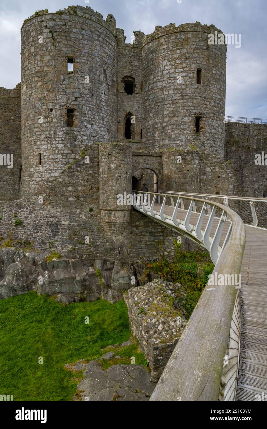 The walls and gatehouse of Harlech Castle Harlech Wales Stock Photo - Alamy