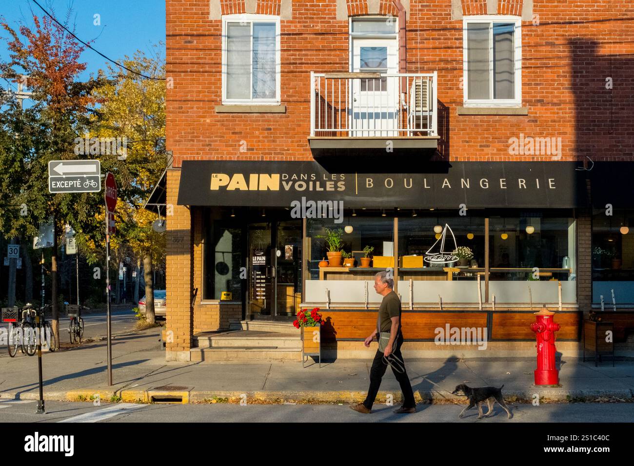 French bakery storefront hi-res stock photography and images - Alamy