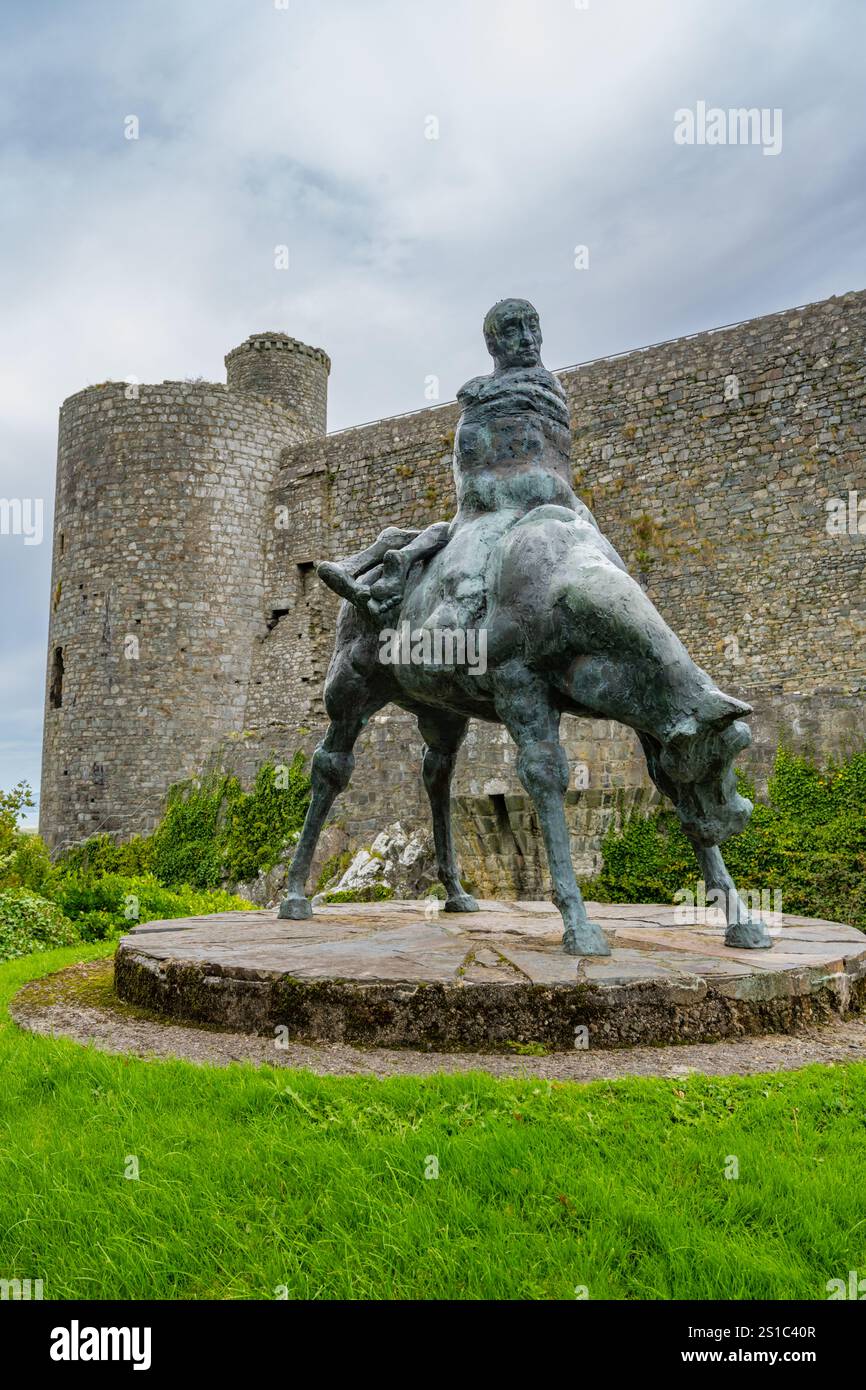 The Two Kings (sculptor Ivor Robert-Jones, 1984) near Harlech Castle ...