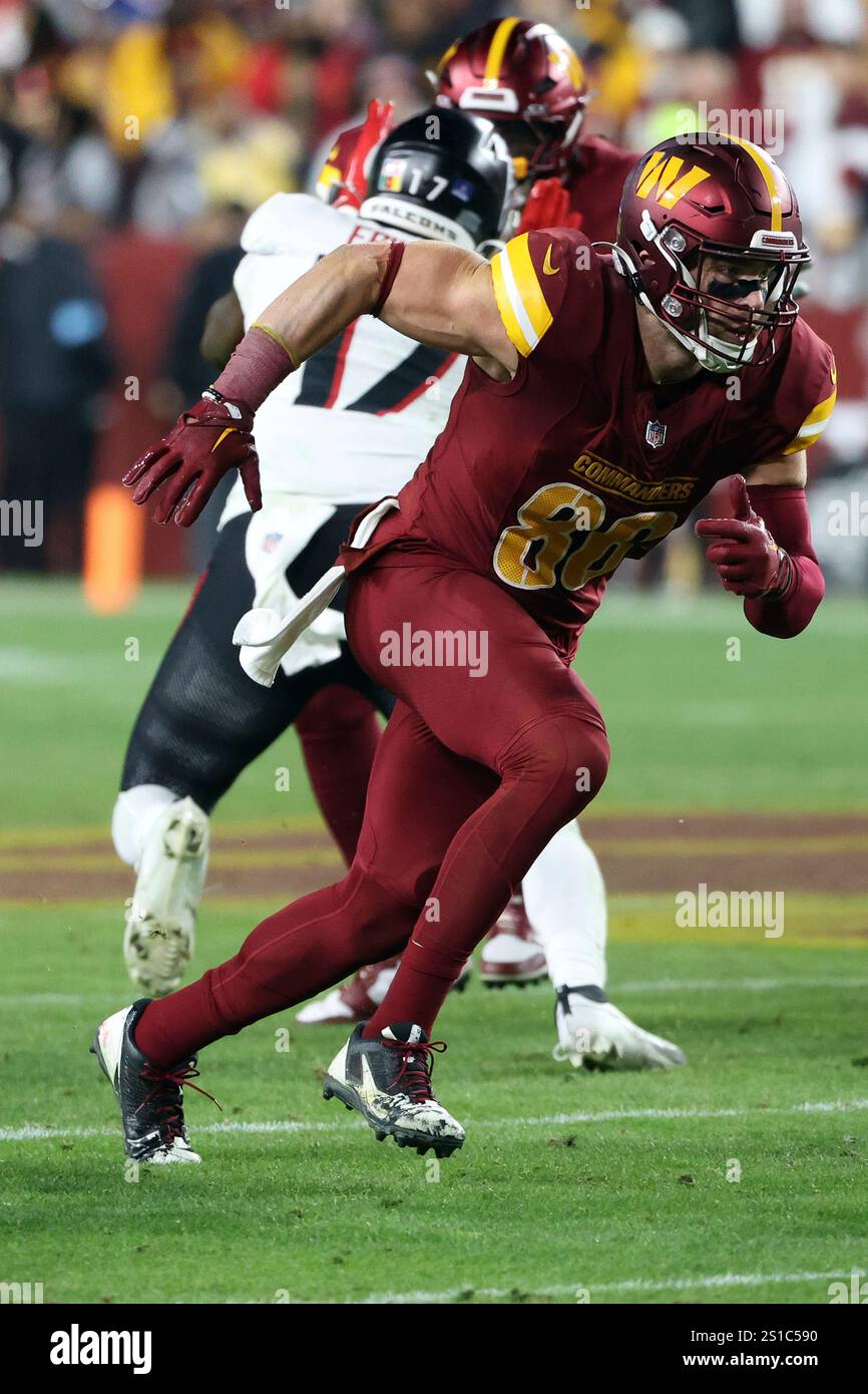 Washington Commanders tight end Zach Ertz (86) runs a route during an ...