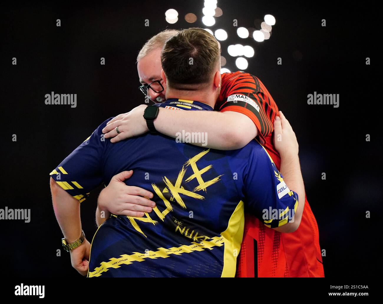 Luke Littler is embraced by Stephen Bunting after winning their semi ...
