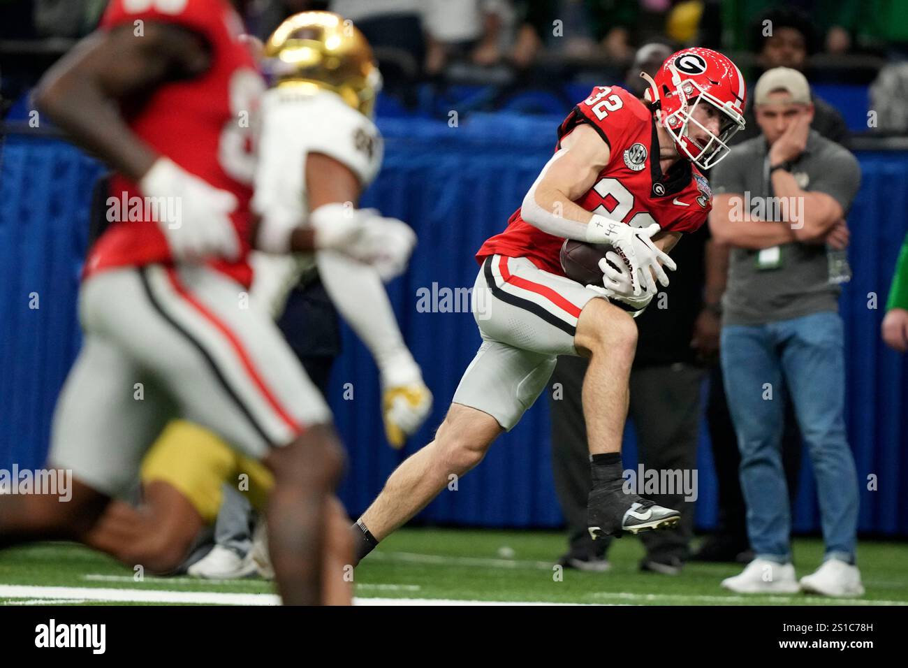 Georgia running back Cash Jones (32) catches a 32-yard touchdown pass ...
