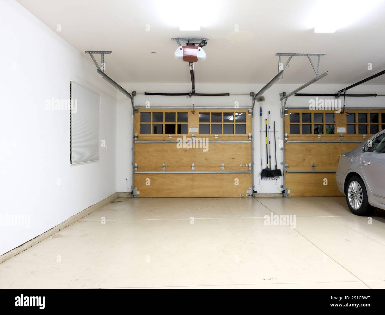 Residence in one side hi-res stock photography and images - Alamy