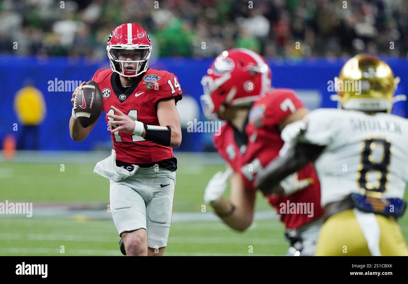 Georgia quarterback Gunner Stockton (14) looks to pass to tight end ...