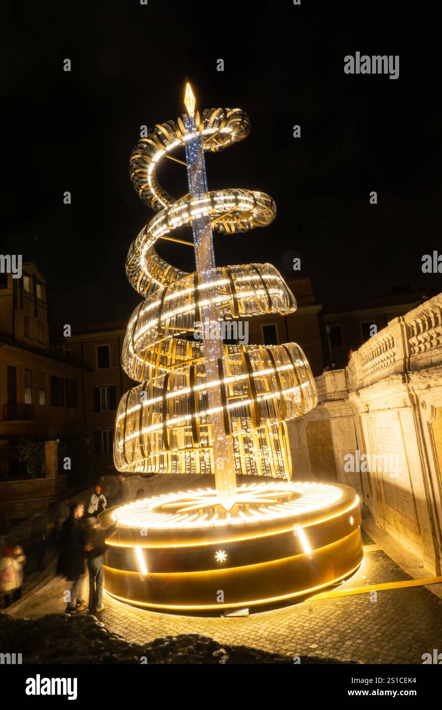 Rome, Italy. 2nd January 2024. Tourists and locals admire the ...