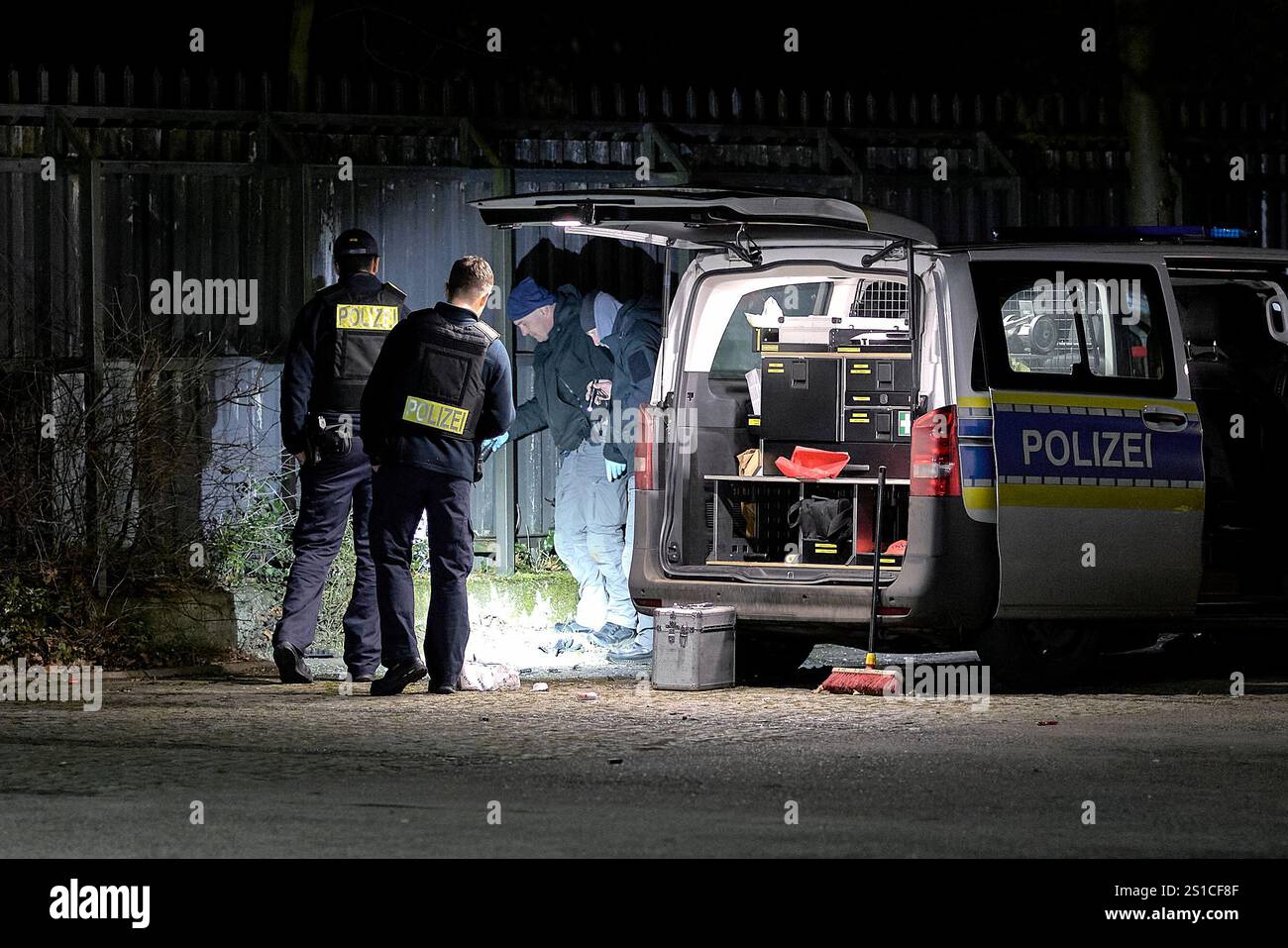 Berlin, Germany. 03rd Jan, 2025. Police officers investigate the site ...