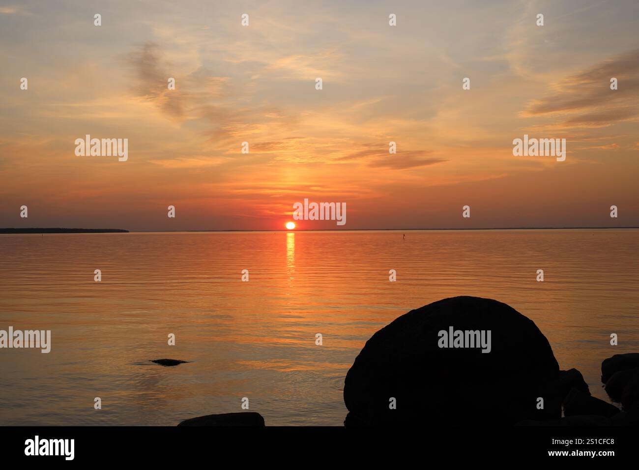 Fiery sunset paints sky hi-res stock photography and images - Alamy