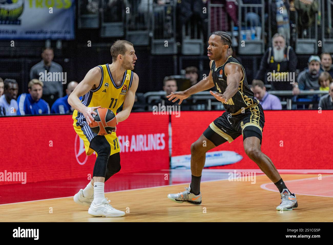 Berlin, United States. 02nd Jan, 2025. Matt Thomas (L) of ALBA Berlin ...