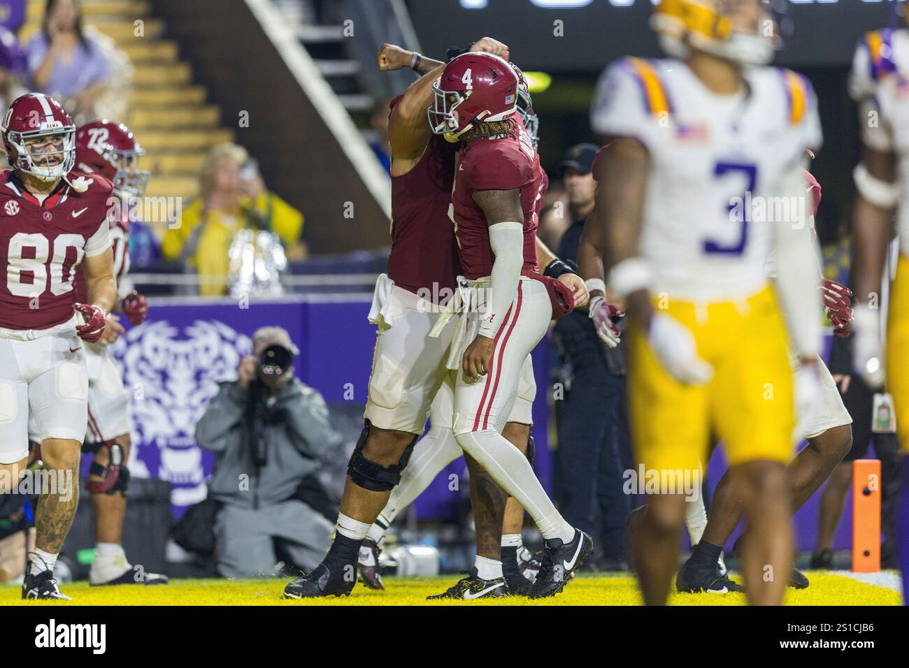 BATON ROUGE, LA - NOVEMBER 09: Alabama Crimson Tide quarterback Jalen ...