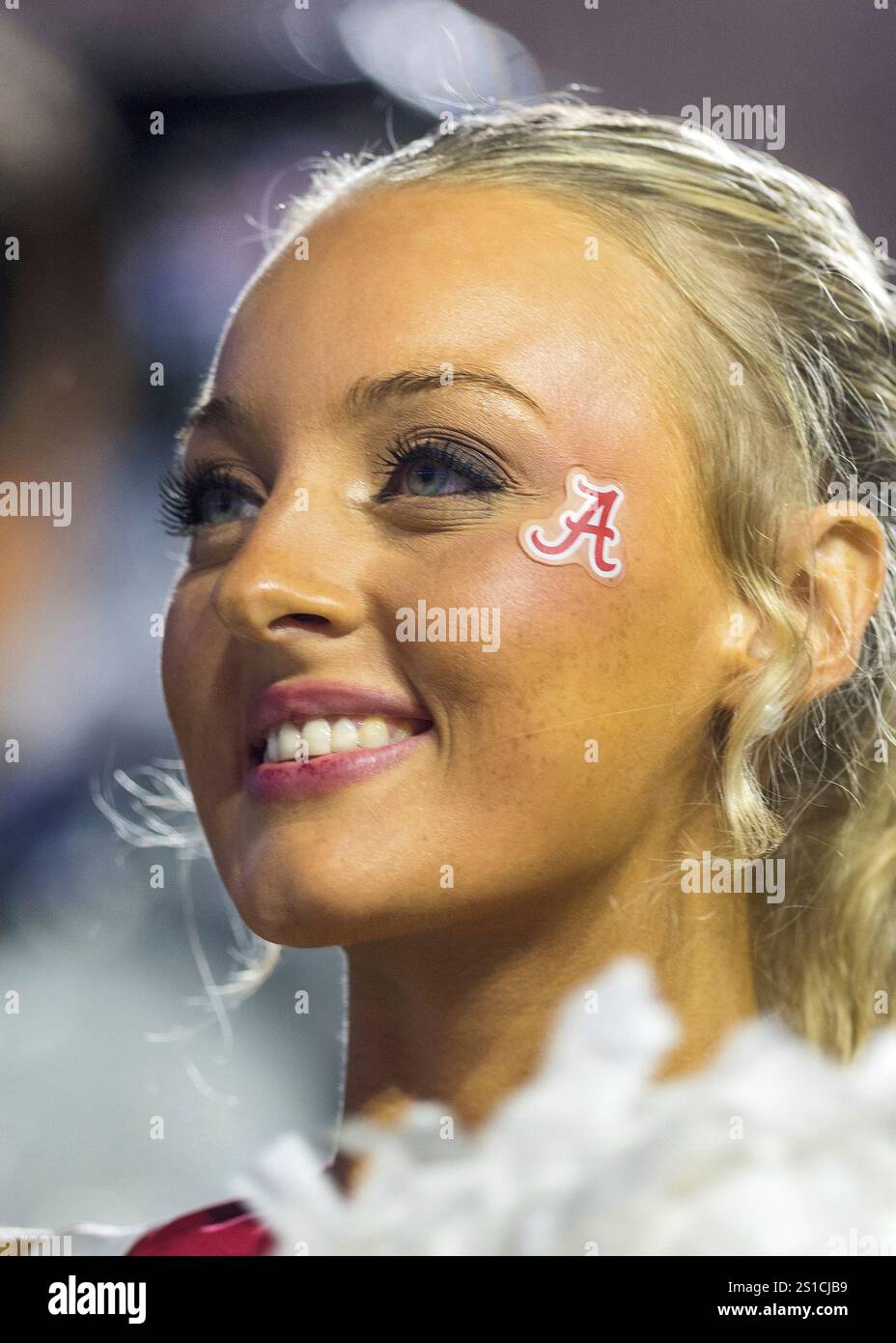 BATON ROUGE, LA - NOVEMBER 09: The Alabama Crimson Tide cheerleaders ...