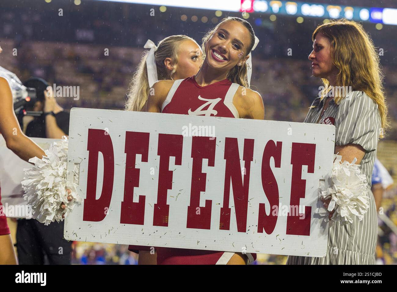 BATON ROUGE, LA - NOVEMBER 09: The Alabama Crimson Tide cheerleaders ...