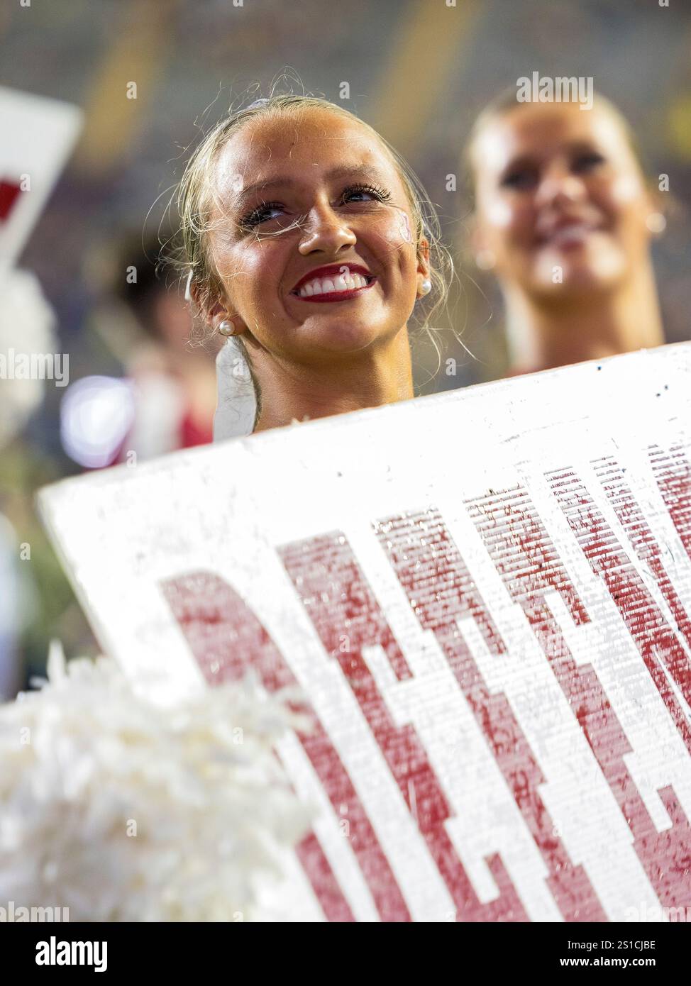 BATON ROUGE, LA - NOVEMBER 09: The Alabama Crimson Tide cheerleaders ...