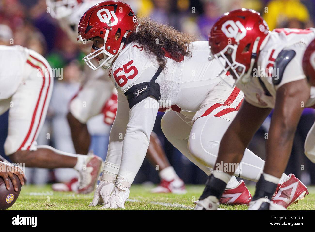 BATON ROUGE, LA - NOVEMBER 30: Oklahoma Sooners defensive lineman ...
