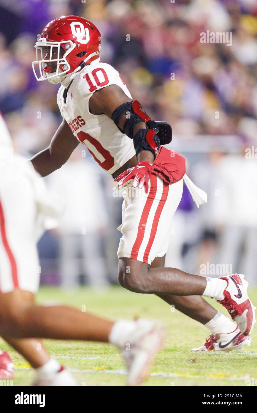 BATON ROUGE, LA - NOVEMBER 30: Oklahoma Sooners linebacker Kip Lewis ...