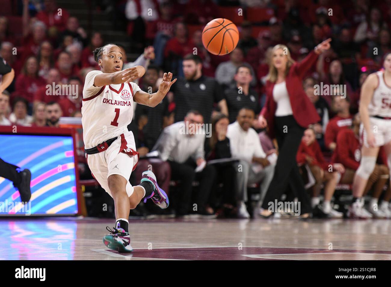 Oklahoma guard Nevaeh Tot (1) passes the ball during the first half of ...