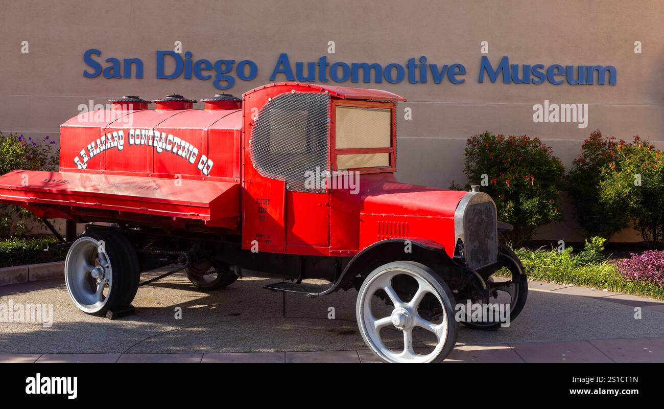 Red fire engine hi-res stock photography and images - Alamy
