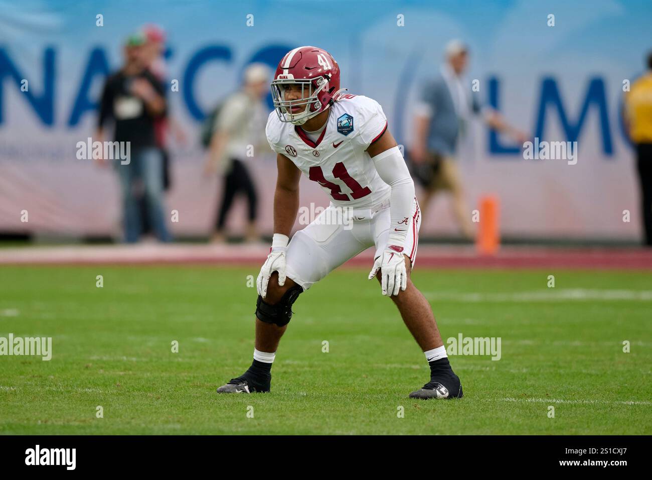 Tampa, Florida, USA. 31st Dec, 2024. Alabama linebacker Justin ...