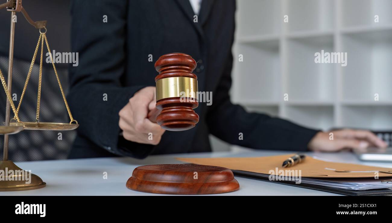 Lawyer courtroom case hi-res stock photography and images - Alamy