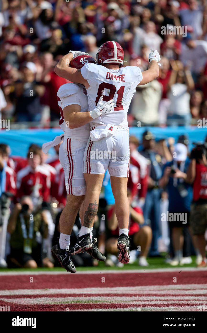Tampa, Florida, USA. 31st Dec, 2024. Alabama tight end Robbie Ouzts (45 ...