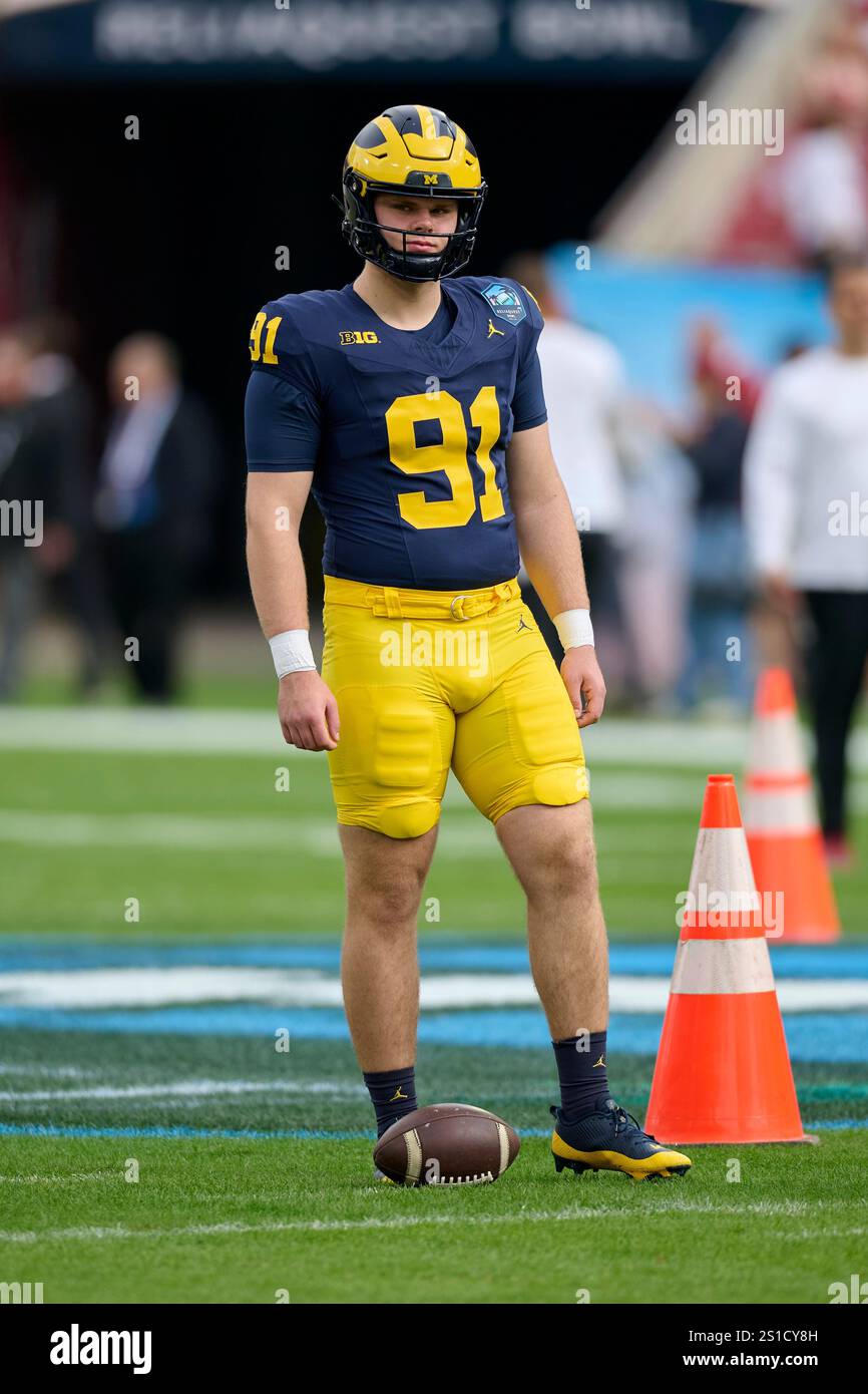 Tampa, Florida, USA. 31st Dec, 2024. Michigan long snapper Evan ...