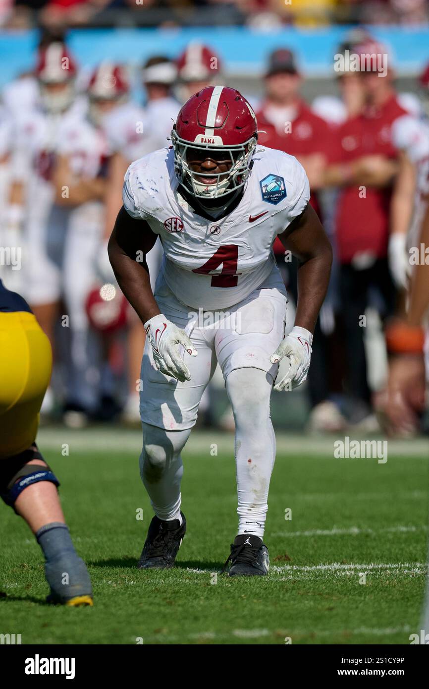 Tampa, Florida, USA. 31st Dec, 2024. Alabama linebacker Qua Russaw (4 ...