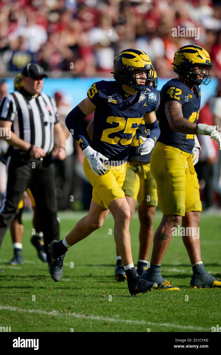 Tampa, Florida, USA. 31st Dec, 2024. Michigan defensive back Mason ...