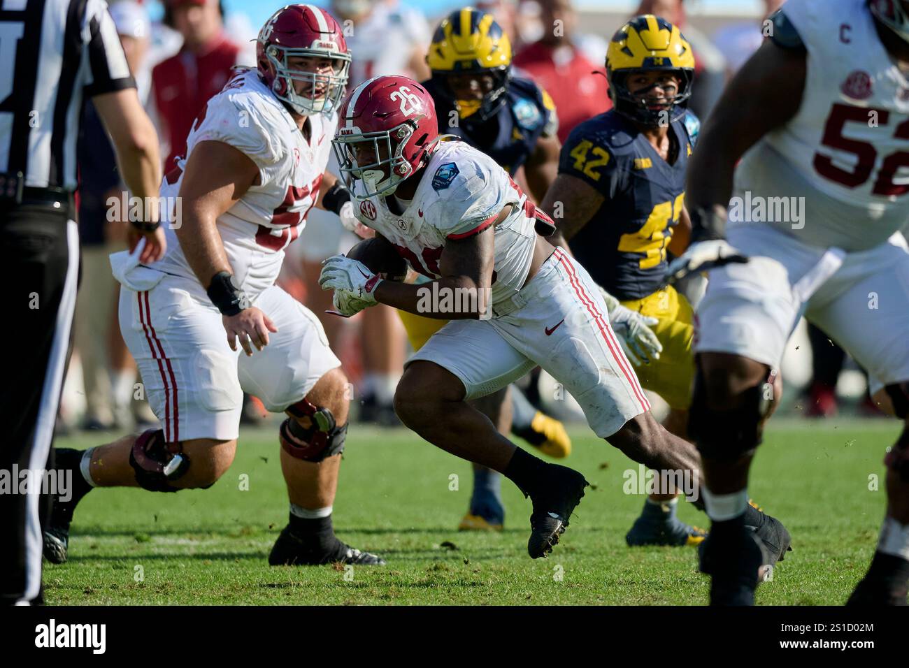Tampa, Florida, USA. 31st Dec, 2024. Alabama running back Jam Miller ...