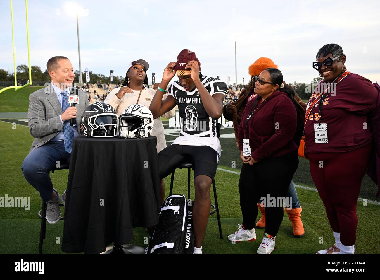 Team Icon receiver Carnell Warren (0) announces his commitment to ...