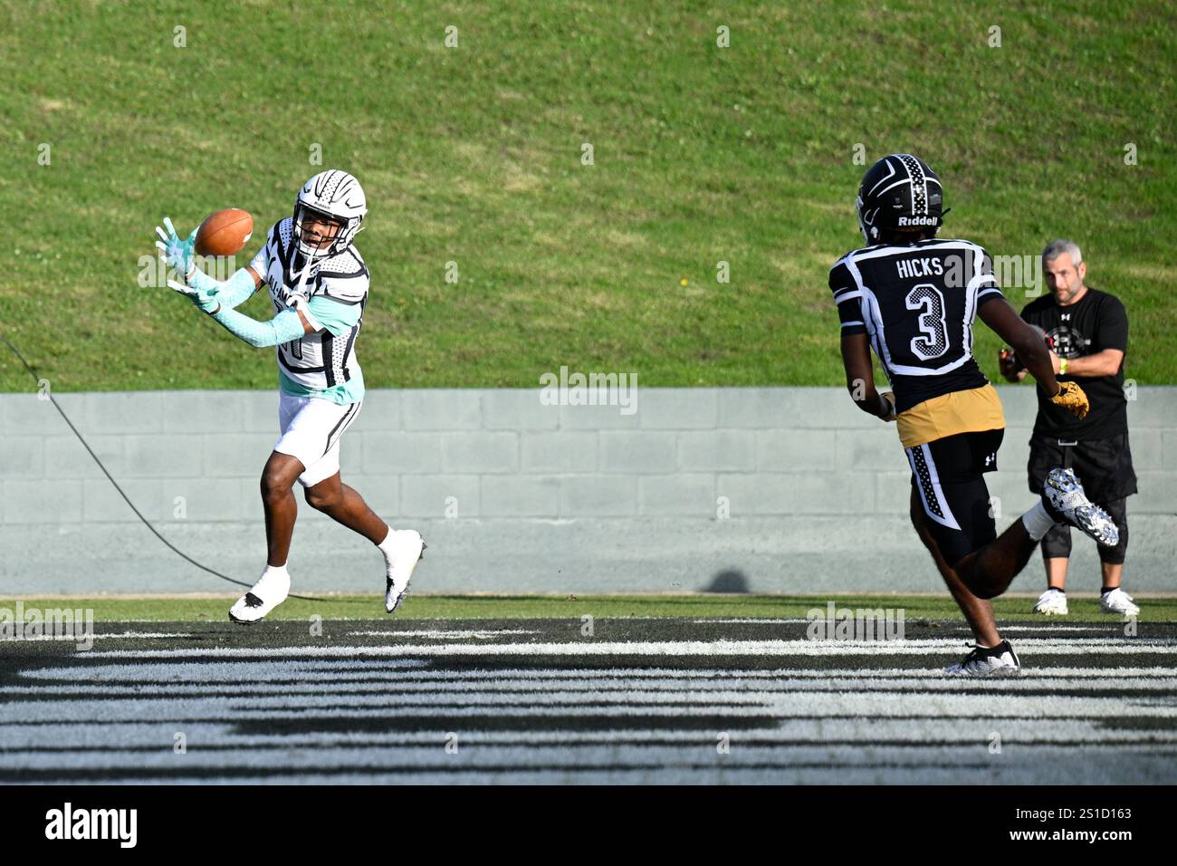 Team Unstoppable receiver Tristen Keys (11) catches a pass in the end ...