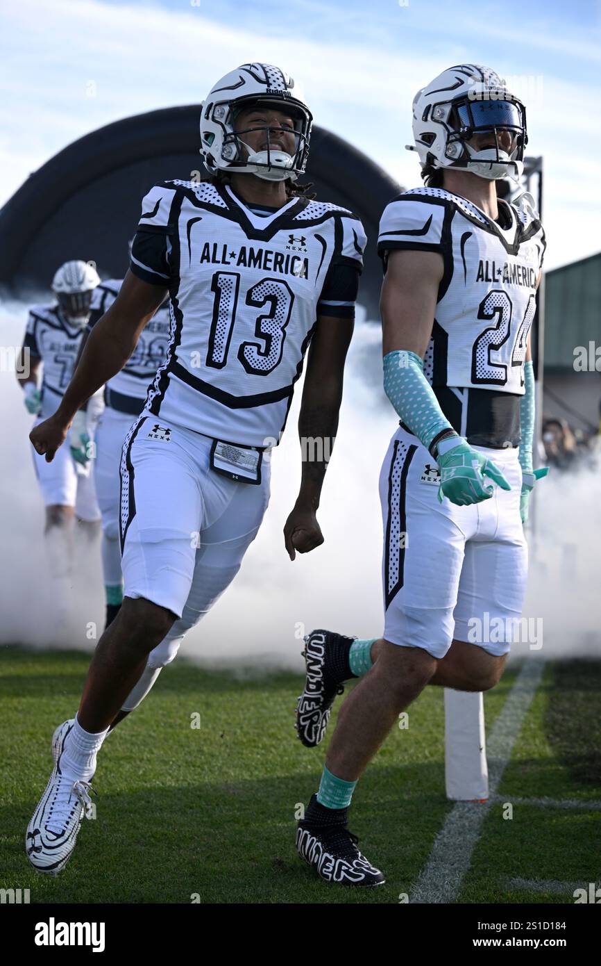 Team Unstoppable quarterback Malik Washington (13) and tight end ...