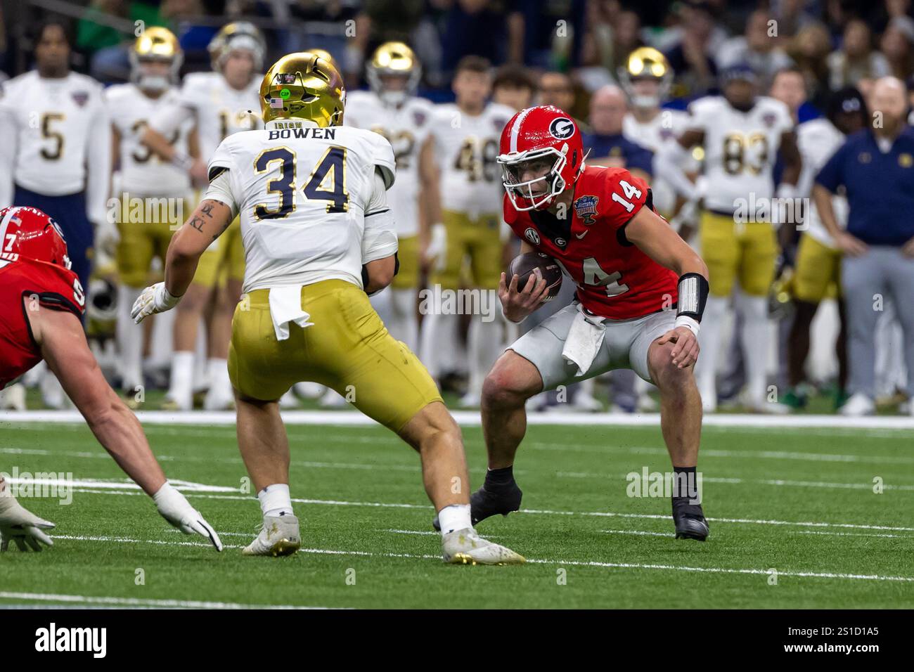 Georgia Bulldogs quarterback Gunner Stockton (14) looks for running ...