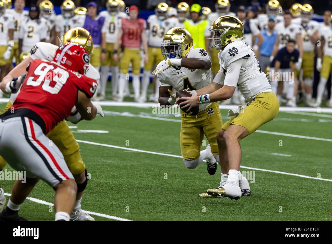 Notre Dame Fighting Irish quarterback Riley Leonard (13) fakes the ...