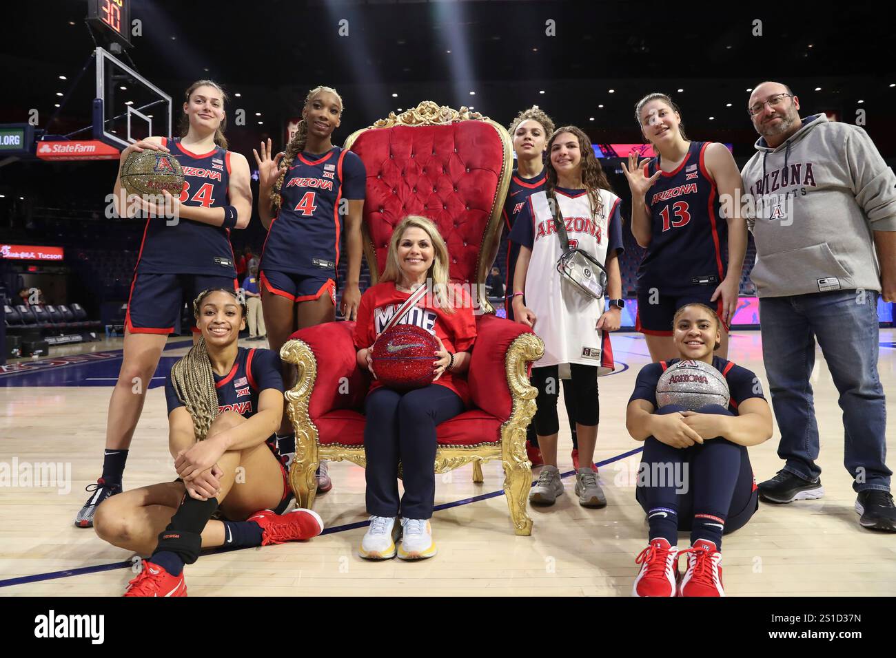 TUCSON, AZ - DECEMBER 31: Arizona Wildcats team members pose for ...