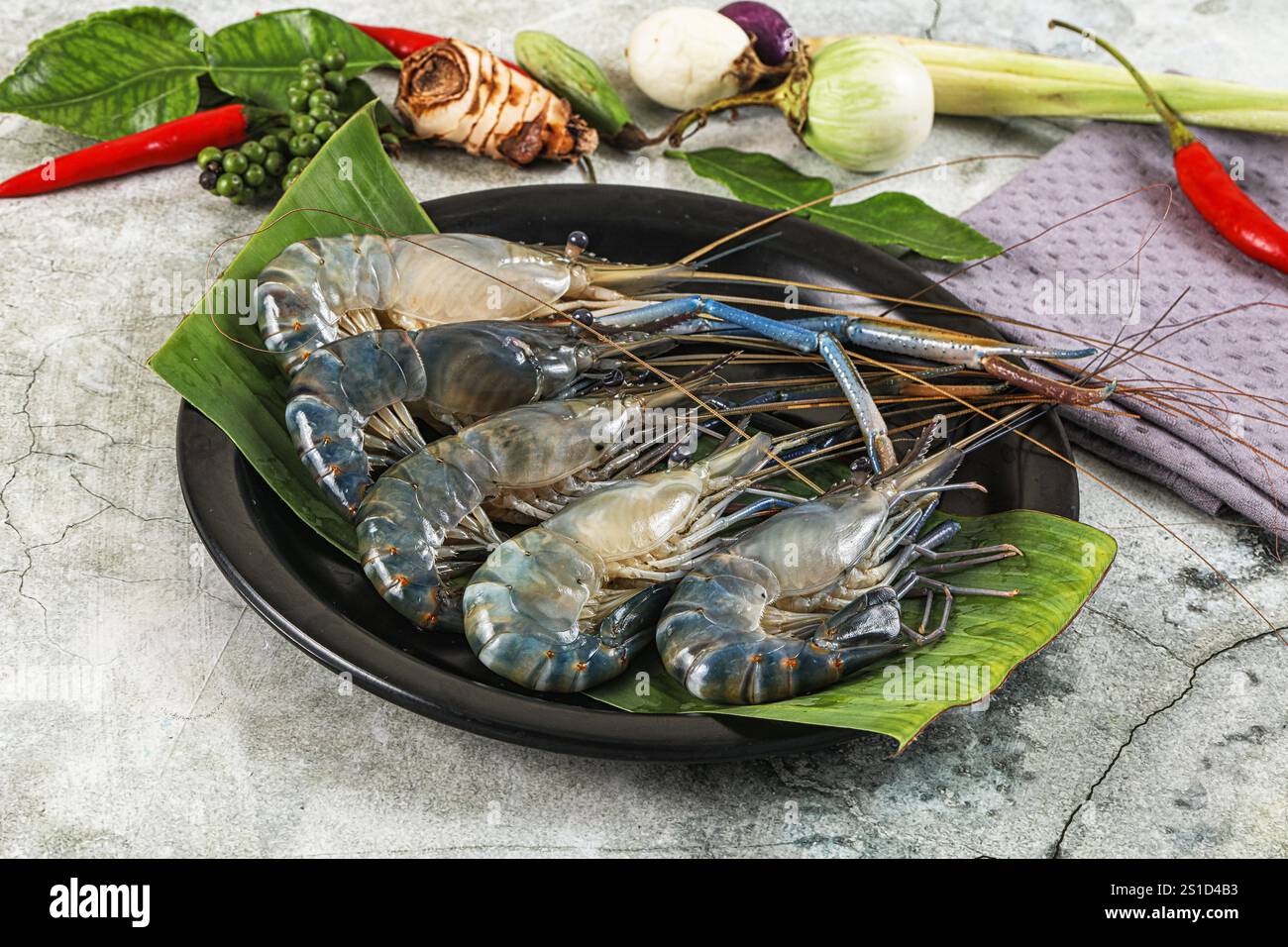 Raw blue river prawn in the plate for cooking Stock Photo - Alamy