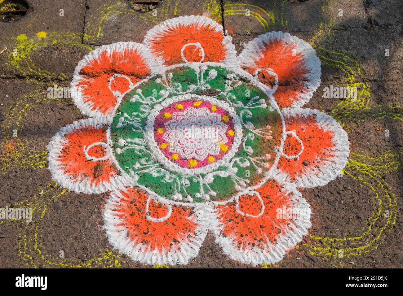 Rangoli hi-res stock photography and images - Alamy