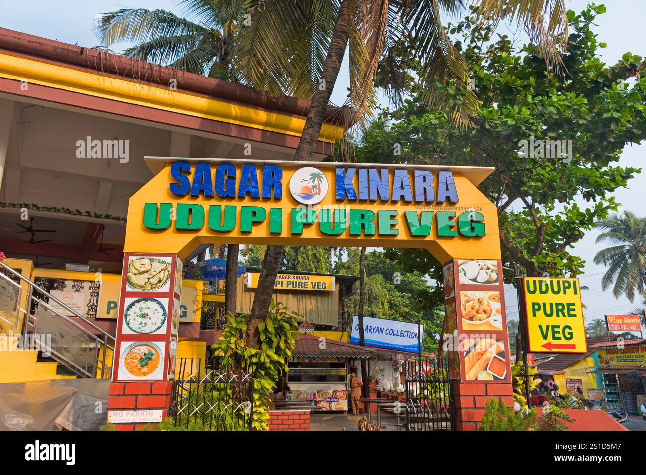 Indian eating restaurant hi-res stock photography and images - Alamy