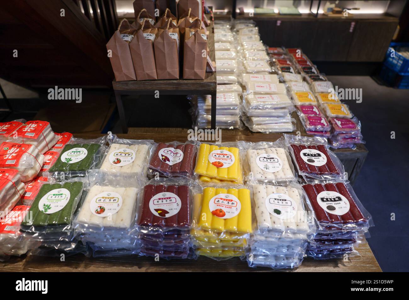 (250103) -- NINGBO, Jan. 3, 2025 (Xinhua) -- This photo taken on Jan. 3 ...