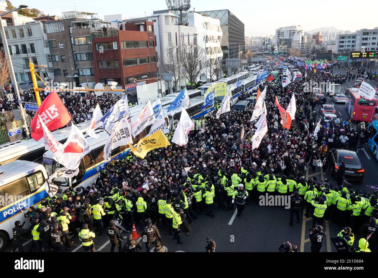 Members of the Korean Confederation of Trade Unions march toward the ...